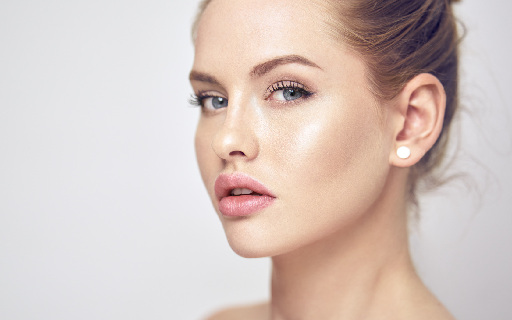 Feminine Face Guide: What Should the Ideal Jawline Be Like ...